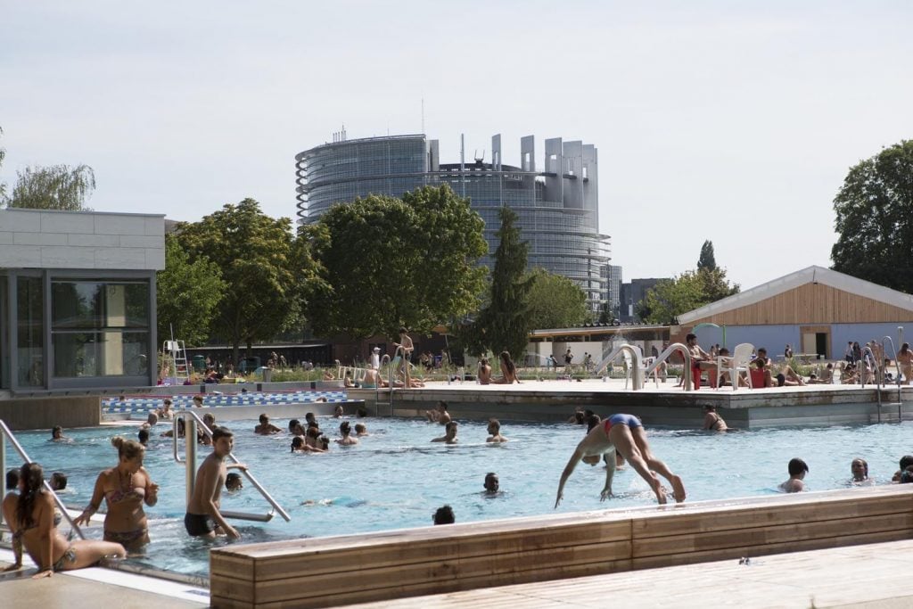 Swim outside all year long - Eurometropolitan Office of Tourism ...